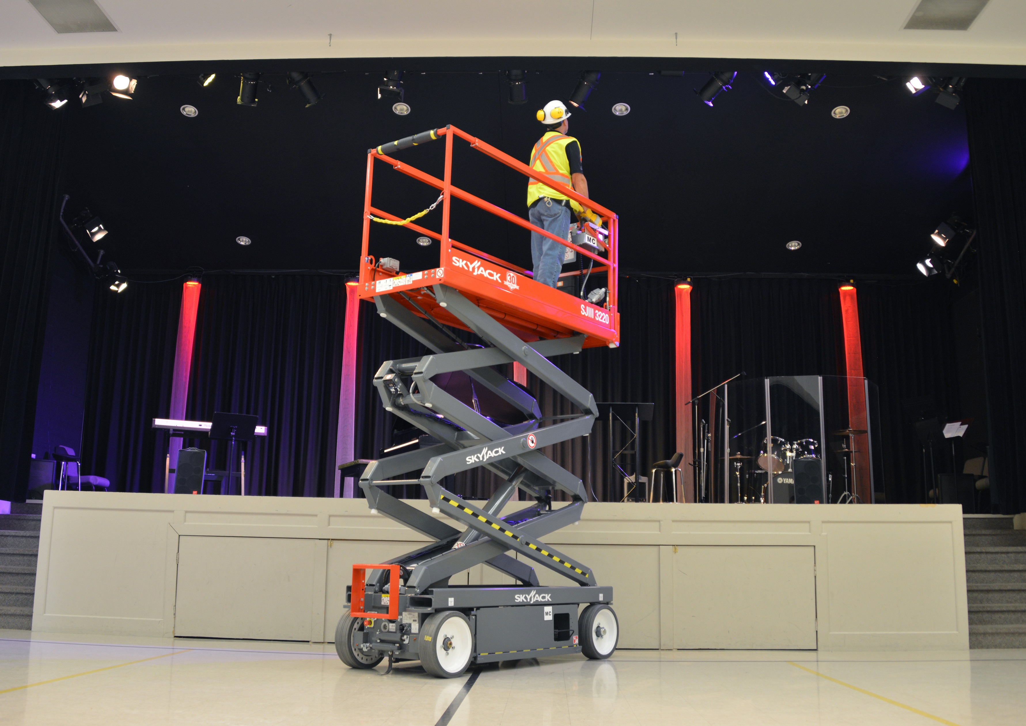 Plataforma Elevatória Tesoura | W RENT - ALUGUEL DE MÁQUINAS